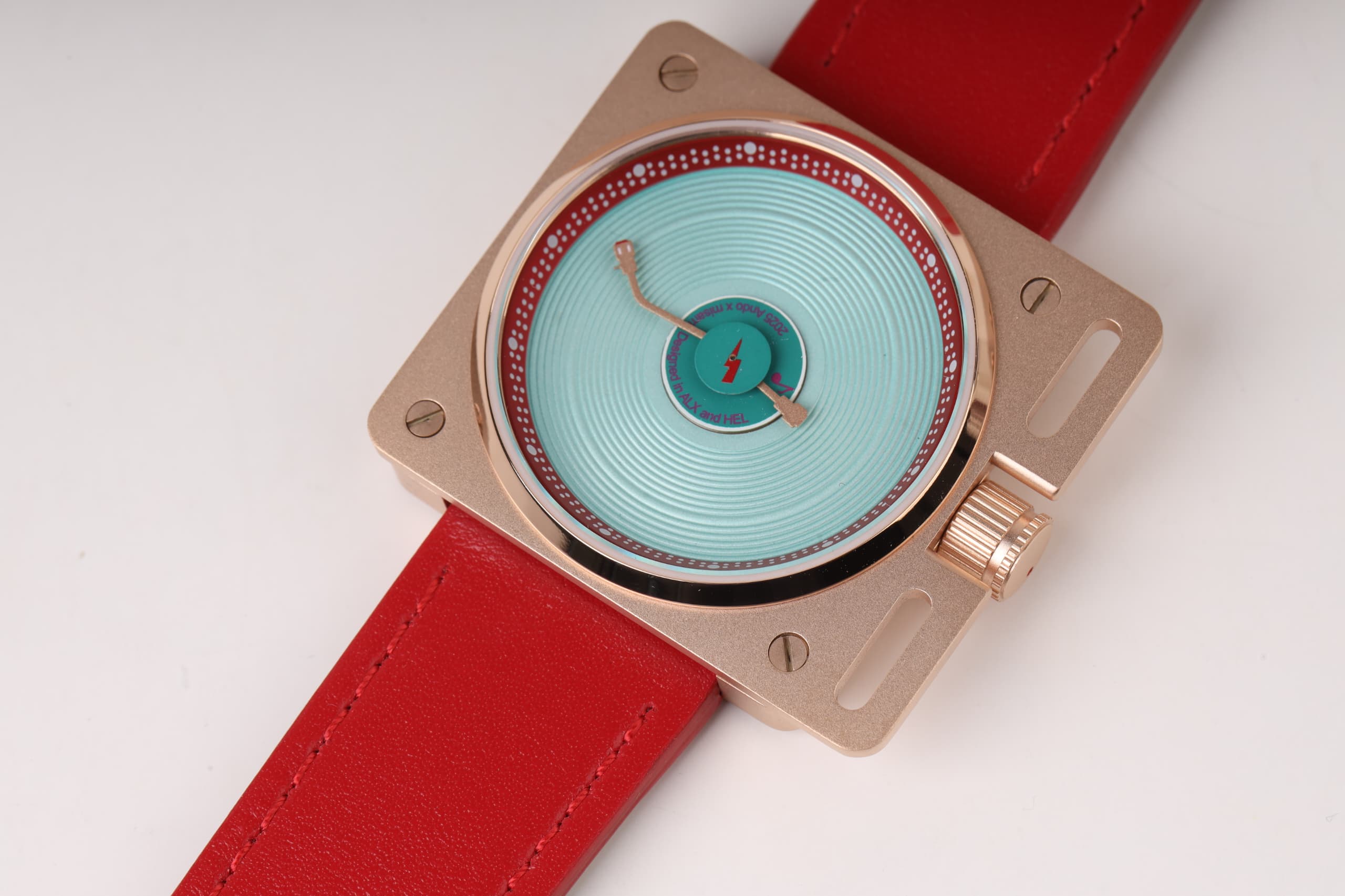 The Chameleon Vinyl Record Watch by AndoAndoAndo x Misamé